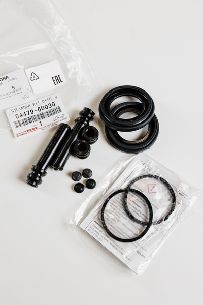 Ремкомплект тормозных суппортов задних Toyota LC 150 / Lexus GX 460 ...