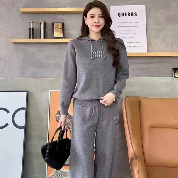 Комплект одежды Женский Miu Miu Спортивный серый размер 48 Вискозный шелк Синтетика Однотонный