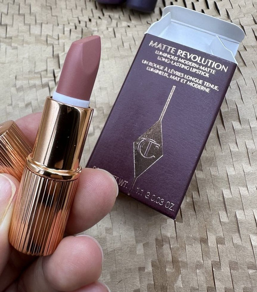 Charlotte Tilbury Travel size (1,1 гр.) Matte Revolution Губная помада ...