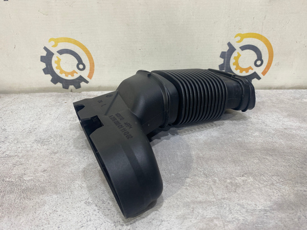 Патрубок воздушного фильтра левый Mercedes E W212 A2760900111 M276 ...