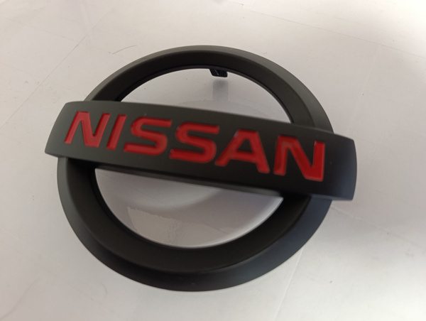 Эмблема решетки радиатора Nissan JUKE 2010-2019 62890-1KA0A - купить по ...