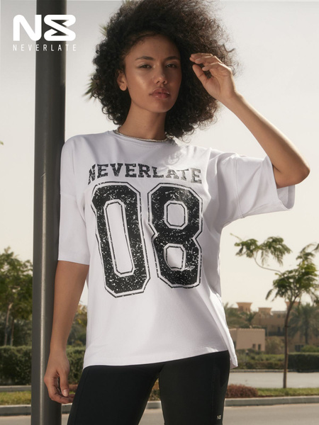 Футболка Женский NEVERLATE белый матовый Короткий, размер 42 Трикотаж Надписи оверсайз ...