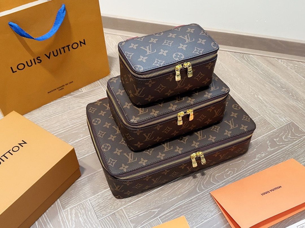 Косметичка Louis Vuitton AF4A6194768B40AA9CB029467F202FE7 - купить по ...