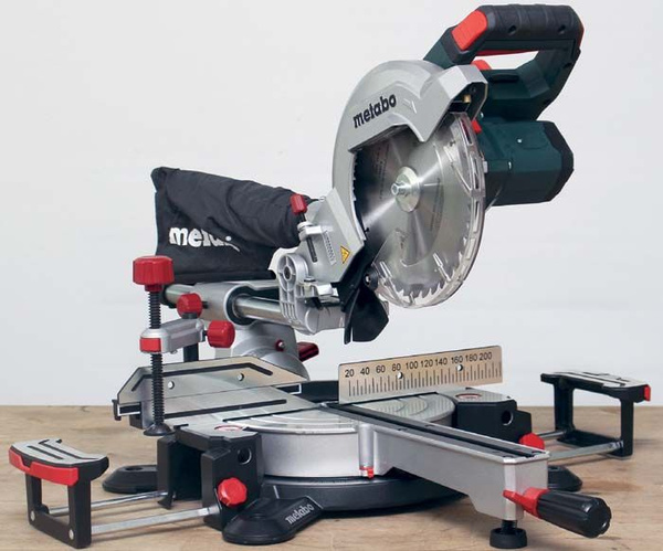 Торцовочная пила Metabo KGS 216 M с протяжкой - купить в интернет ...