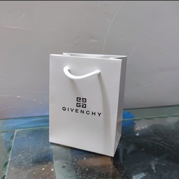 Пакет подарочный GIVENCHY 1 шт купить c доставкой на OZON по низкой цене (2294241655)