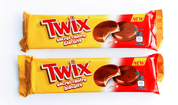 Бисквитное печенье в шоколаде Twix Secret Centre Biscuits с карамельной начинкой, 2 шт. по 132 ...