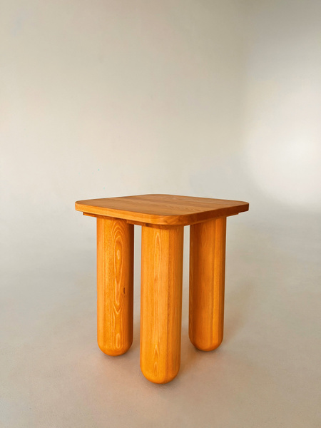 Журнальный стол Низкий журнальный столик из лиственницы с массивными ...