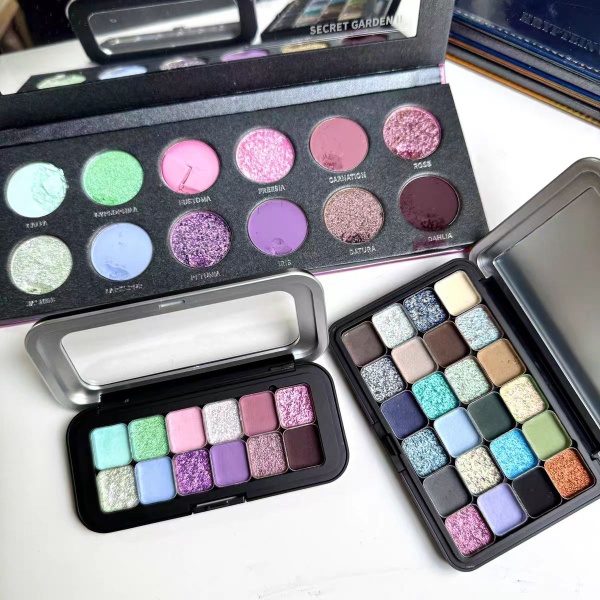 Палитра теней для век KRYPTEIN COSMETICS ,15.6 г - Burnt Forest,Образец ...