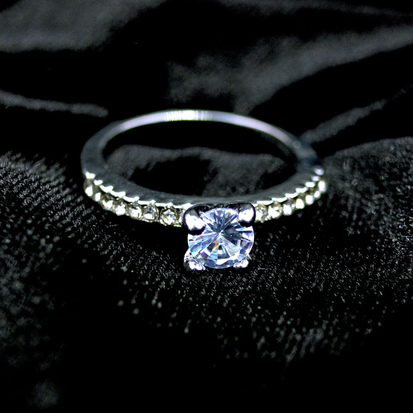 Blur Jewelry Кольцо дорожка помолвочное с камнем. В подарок любимой ...