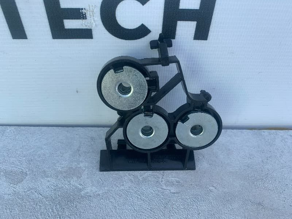 Кронштейн передней панели правый Mercedes Benz A2136205900 - BIGTECH ...