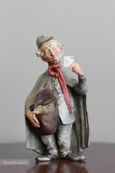 Фарфоровая статуэтка Джузеппе Каппе: Почтальон - Il Postino - Postman ...