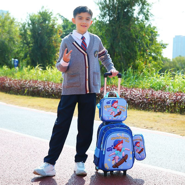 Учащиеся начальной школы, могут держать школьный мешок, обеденный мешок ...