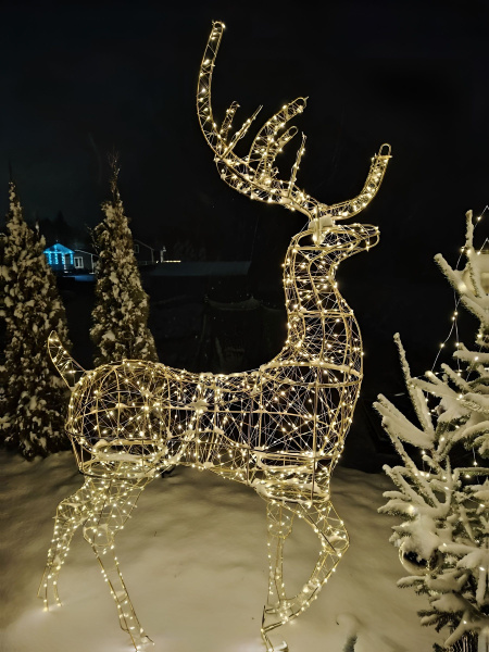 Олень новогодний из проволоки 210 см белый каркас с гирляндой купить c ...