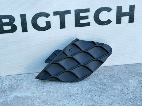 Заглушка буксировочного крюка в передний бампер Mercedes Benz ...