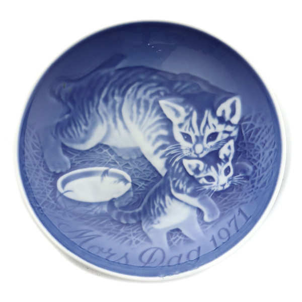 Настенное фарфоровое блюдце "Кошка с котенком" (Kat med killinger). из ...