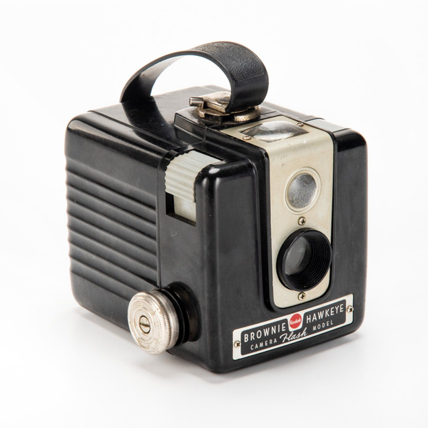 Фотоаппарат плёночный "Brownie Hawkeye" Flash Model, бакелит металл пластик стекло, Kodak США ...