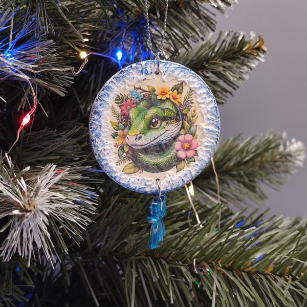 Характеристики Подвес интерьерный со змеей ,символ года 2025,медальон ...