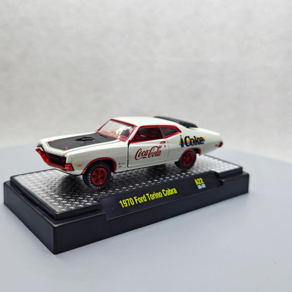 Машинка M2 Machines 1/64 1970 Ford Torino Cobra Coca-Cola Coke Red hub ...