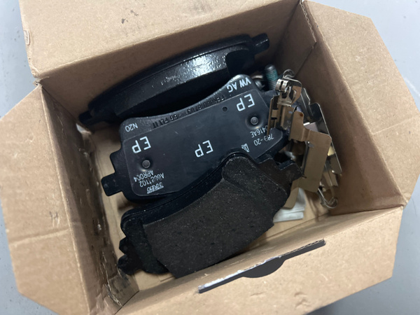 Audi Колодки тормозные, арт. 8W0698451AE купить на OZON по низкой цене ...