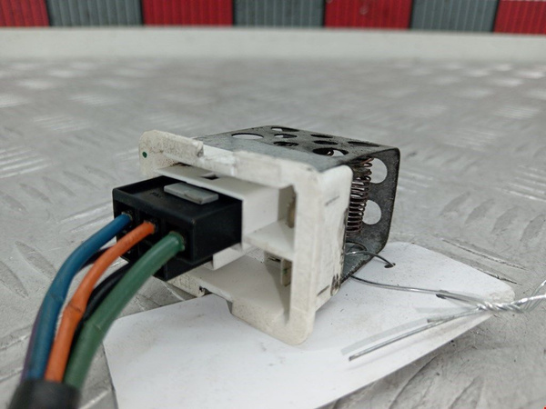 Сопротивление печки (резистор отопителя) / 1881001 90560362 93180051 ...