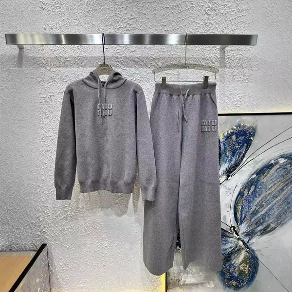 Комплект одежды Miu Miu купить с доставкой по выгодным ценам в интернет магазине Ozon 1665680860