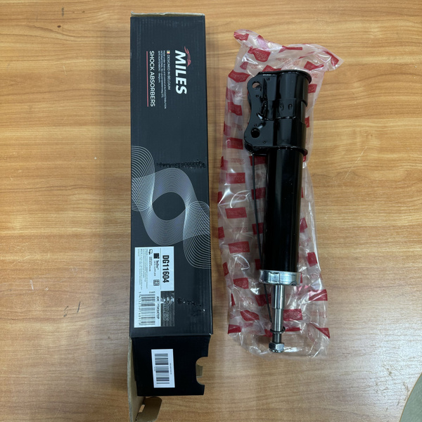 Амортизатор SUZUKI GRAND VITARA / GRAND ESCUDO 98-06 пер.лев.газ. (KYB ...