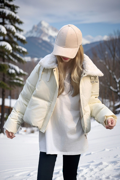 Куртка Женский Pull&Bear Воротник, Карманы белый круглый Полиэстер, размер 46 Длинный Зима ...