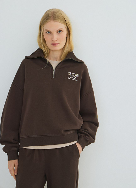 Толстовка Женский O'STIN шоколадный Молния Трикотаж, размер 46 полуприлегающий Длинный Надписи ...