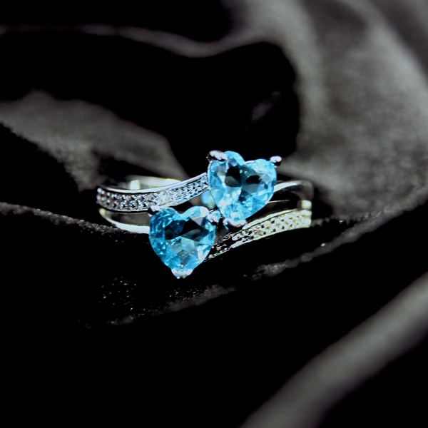 Blur Jewelry Кольцо с 2мя голубыми камнями "Два сердца". В подарок маме ...