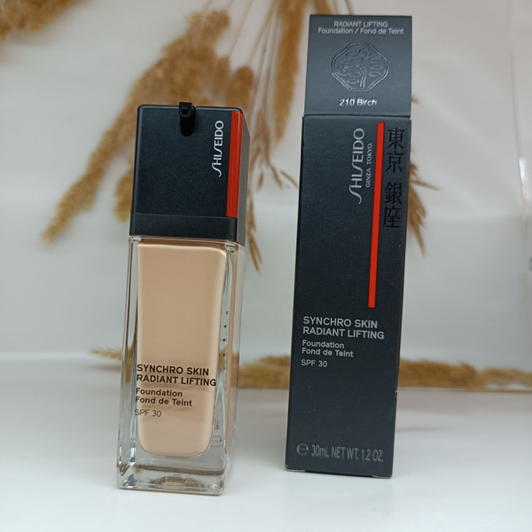 Shiseido Тональное средство с эффектом сияния и лифтинга Synchro Skin ...