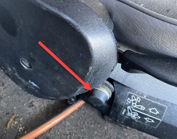 Заглушка болта ремня безопасности сидений для BMW E30 (OEM: 72 11 1 808 464) купить c доставкой ...