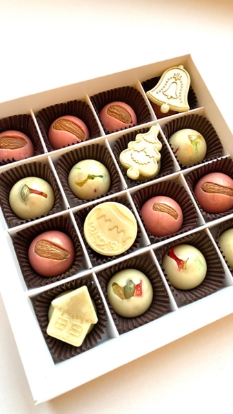 Новогодний подарочный набор конфет из шоколада с елкой, BS CHOCOLATE ...