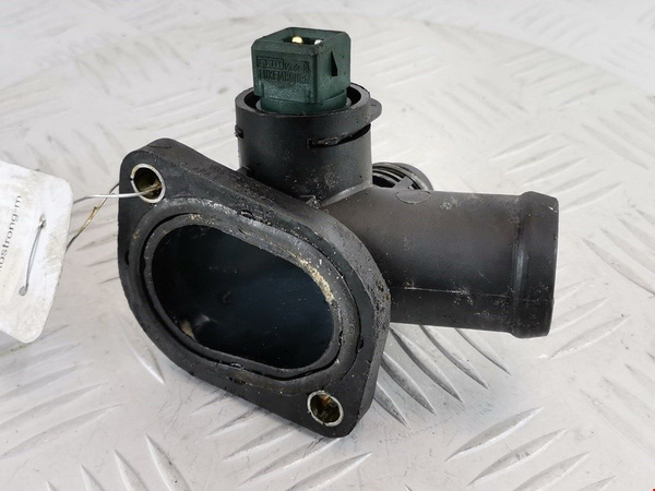 Фланец (штуцер системы охлаждения тройник) / 1512893 0501211133D ...