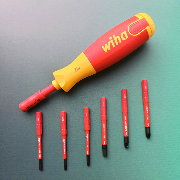 Отвертка с магазином бит LiftUp electric WIHA 283109021 38611 купить на OZON по низкой цене ...