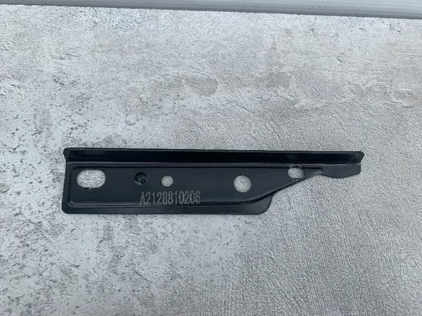 Кронштейн переднего бампера правый Mercedes Benz A2128810206 - BIGTECH ...