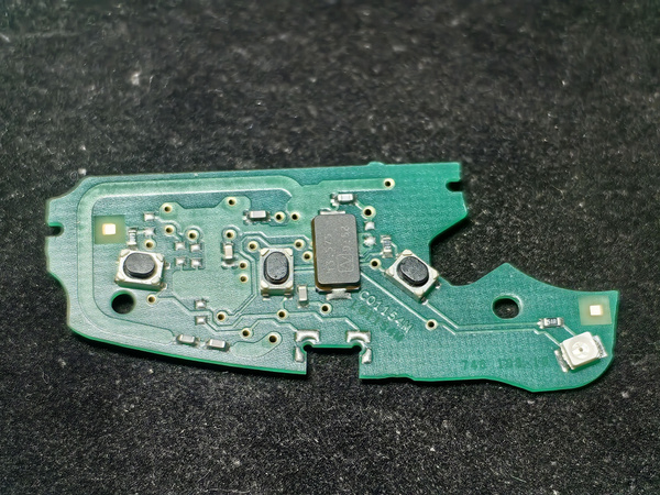 8P0 837 220 Audi оригинальная плата чип ключа 3 кнопки. Частота 434MHz ...