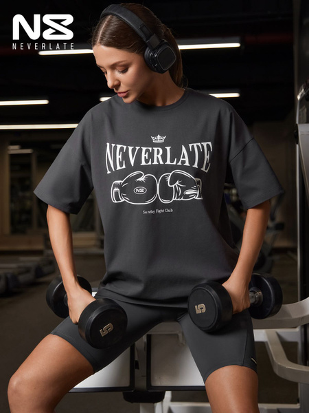Футболка Женский NEVERLATE графит Короткий, размер 44 Трикотаж Логотип, Надписи оверсайз ...