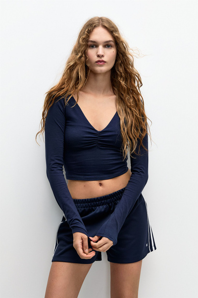 Футболка Pull&Bear, размер 44, 46, цвет голубой, хлопок: 96 эластан: 4 хлопок: 96 эластан: 4 ...