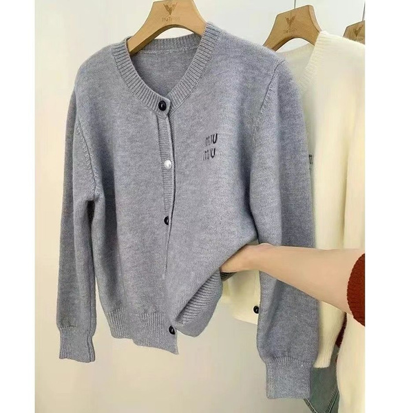 Свитер Женский Miu Miu серый Хлопок размер 48 Пряжка Вышивка облегающий Длинный Логотип Китай