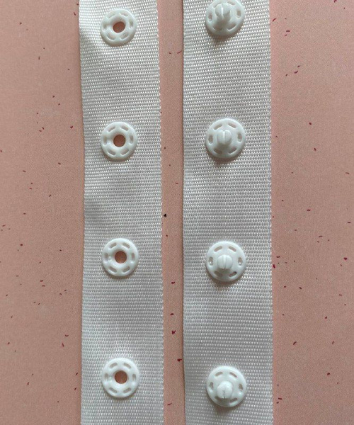 Тесьма с кнопками 25/25мм,18мм, цвет Белый,упаковка 3 метра - купить с ...