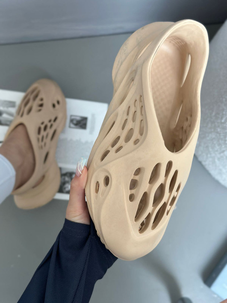 Сандалии YEEZY x Yeezy Slide - купить с доставкой по выгодным ценам в ...