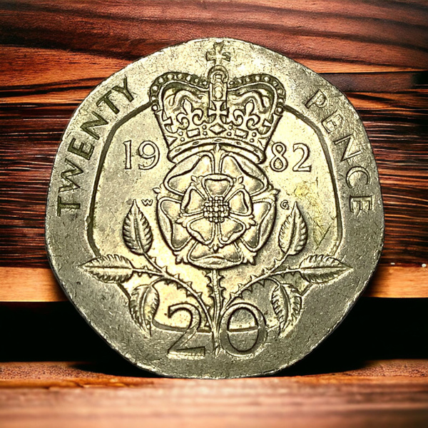 Монета Великобритания 20 пенсов 1982 года. Роза Тюдоров - геральдический символ Англии Елизавета ...