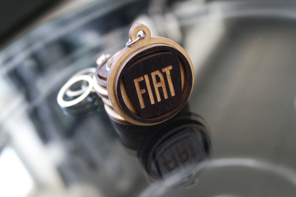 Брелок деревянный "FIAT" - купить с доставкой по выгодным ценам в ...