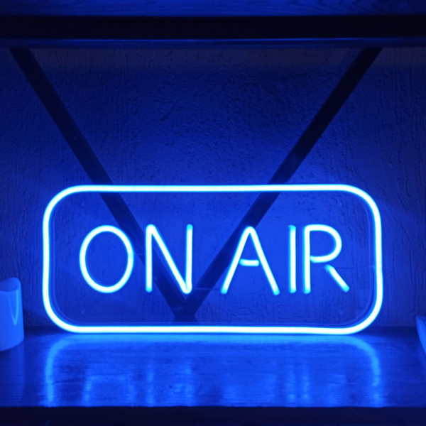 Табличка неоновая На воздухе On air В эфире, 45х20 см, синяя, 19.7 см ...