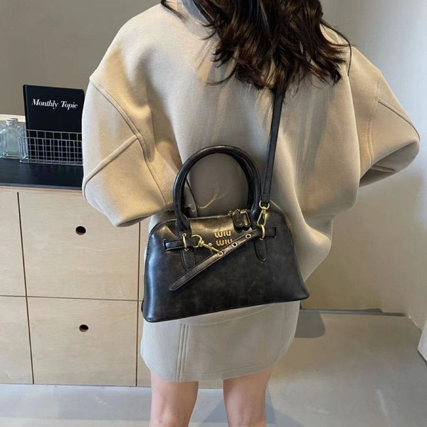 Miu Miu Сумка на плечо купить с доставкой по выгодным ценам в интернет магазине Ozon 1696442885