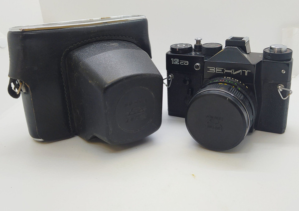 Фотоаппарат винтажный пленочный Зенит-12 СД с объективом Гелиос-44М-4 в оригинальном кофре ...