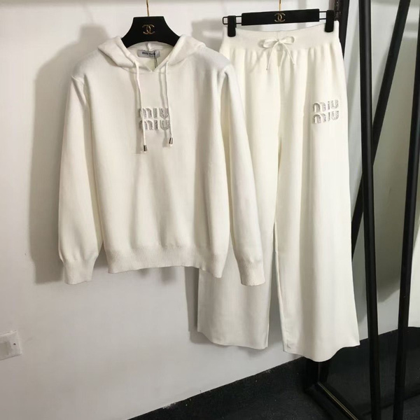 Комплект одежды Женский Miu Miu Повседневный белый размер 44 Полиэстер Фитнес Однотонный