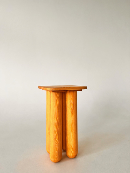 Журнальный стол Кофейный столик из лиственницы с массивными ножками ...