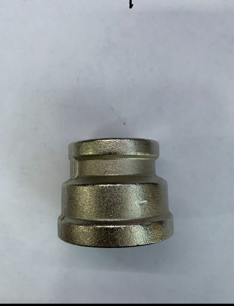 Муфта латунная переходная 1 1/4" х 1/2" (дюйм с четвертью на полдюйма ...
