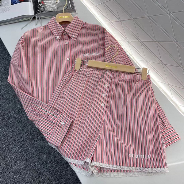 Комплект одежды Miu Miu купить с доставкой по выгодным ценам в интернет магазине Ozon 1689631667